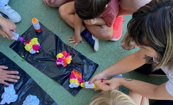 Actividades, juegos y manualidades: los niños del campamento de verano ...